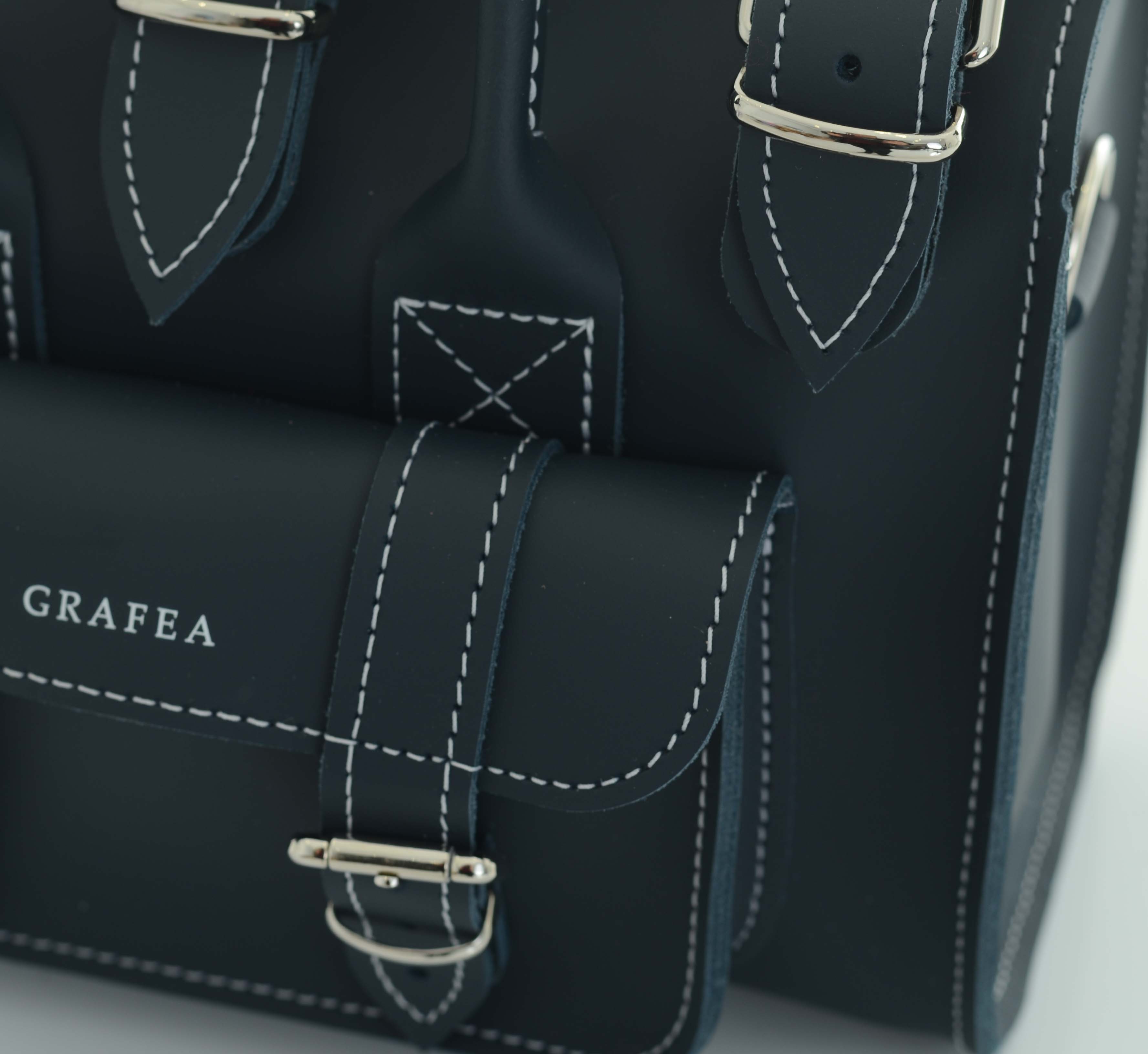LUNA SMALL NAVY- Leather Shoulder Bag – GRAFEA
